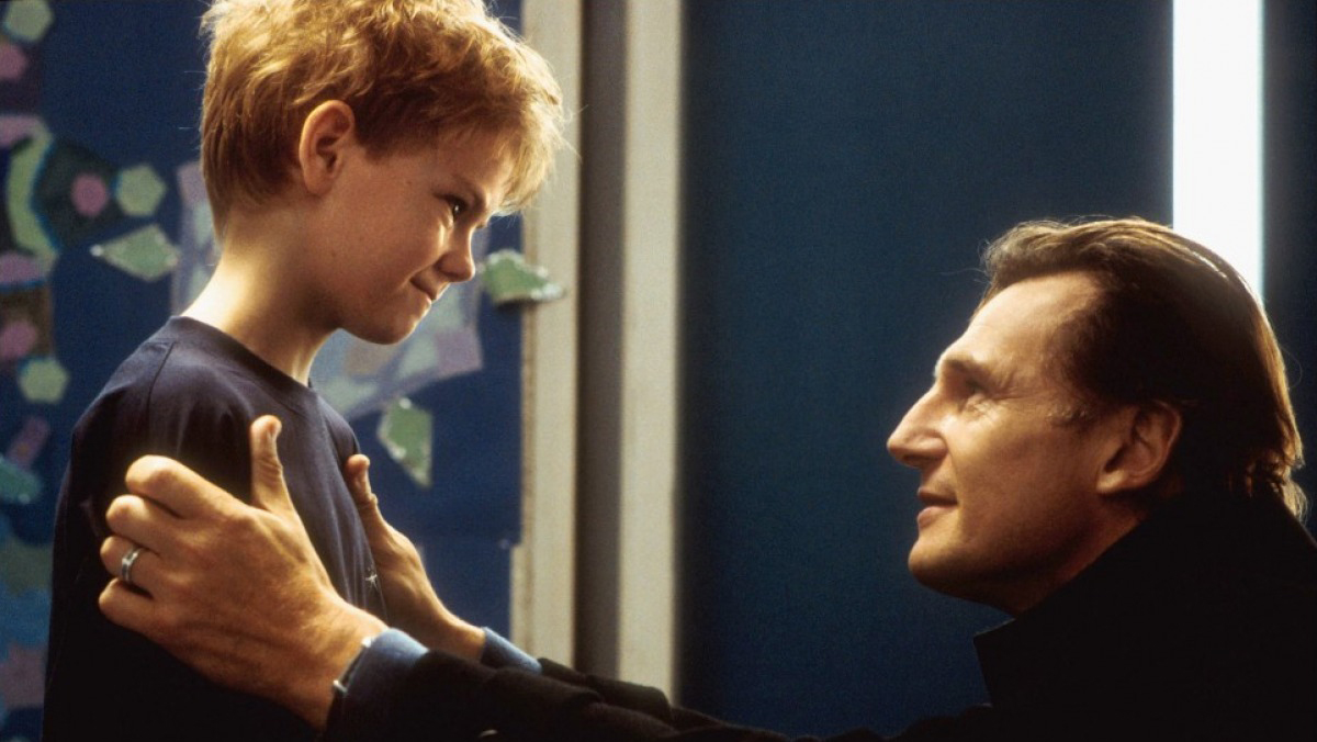 Love Actually *** (2003, Hugh Grant, Martine McCutcheon, Liam Neeson ...