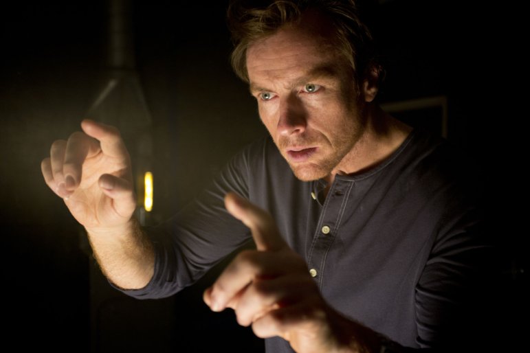 The Machine **** (2013, Toby Stephens, Caity Lotz, Denis Lawson ...