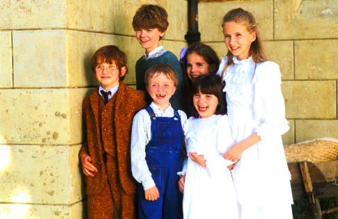 Nanny McPhee **** (2005, Emma Thompson, Colin Firth, Angela Lansbury ...